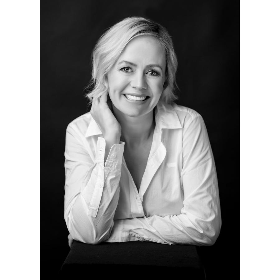 Alana Stott Releases Mesmerizing First Memoir, “She Who Dares”